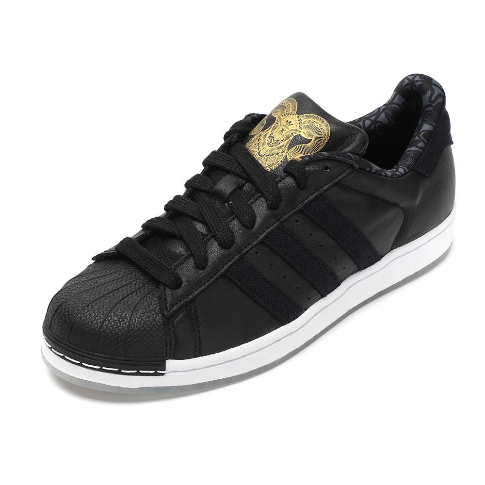 阿迪达斯鞋子2015新款,阿迪达斯款鞋子,阿迪达斯十款最火鞋子_大山谷图库